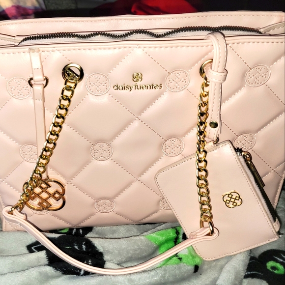 Daisy Fuentes | Bags | Daisy Fuentes Baby Pink Purse | Poshmark